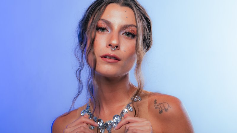 Multitalentosa: DJ, produtora e cantora brasileira AYLA celebra ...