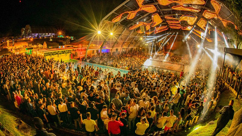 Em 12º lugar, Laroc Club sobe 6 posições no Top 100 Clubs 2021 - Play BPM